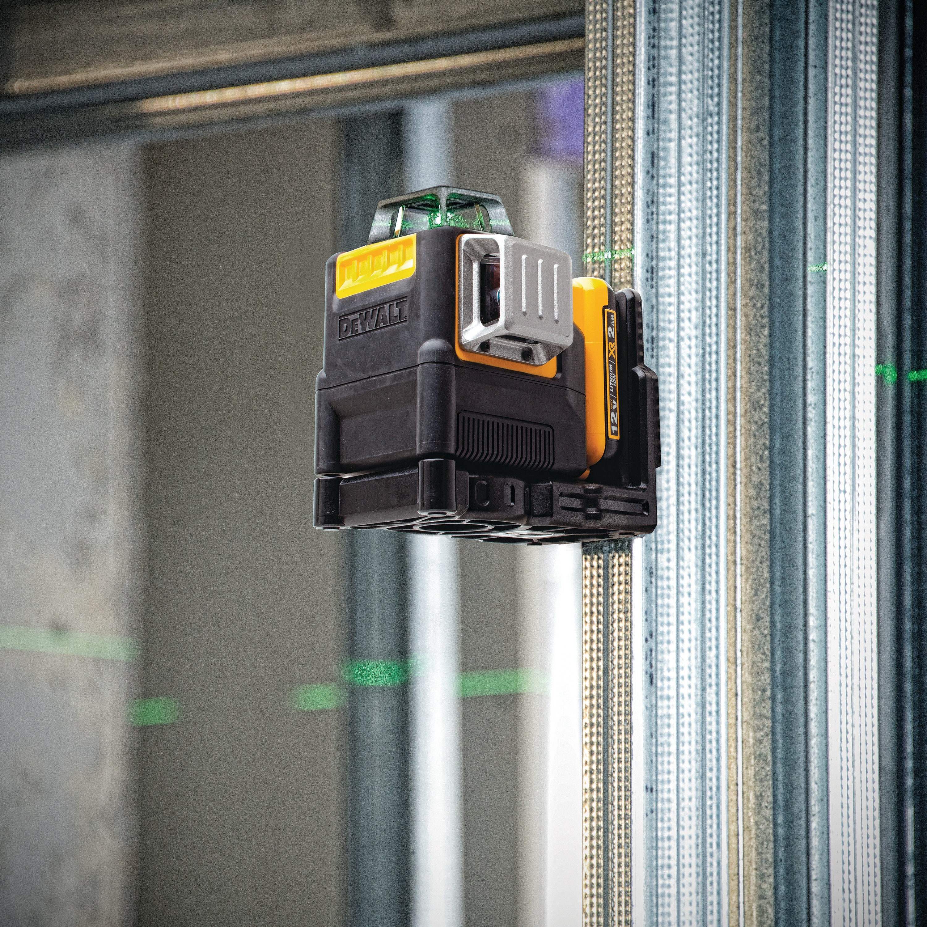 12V MAX* 2 x 360 Green Line Laser - DW0811LG | DEWALT